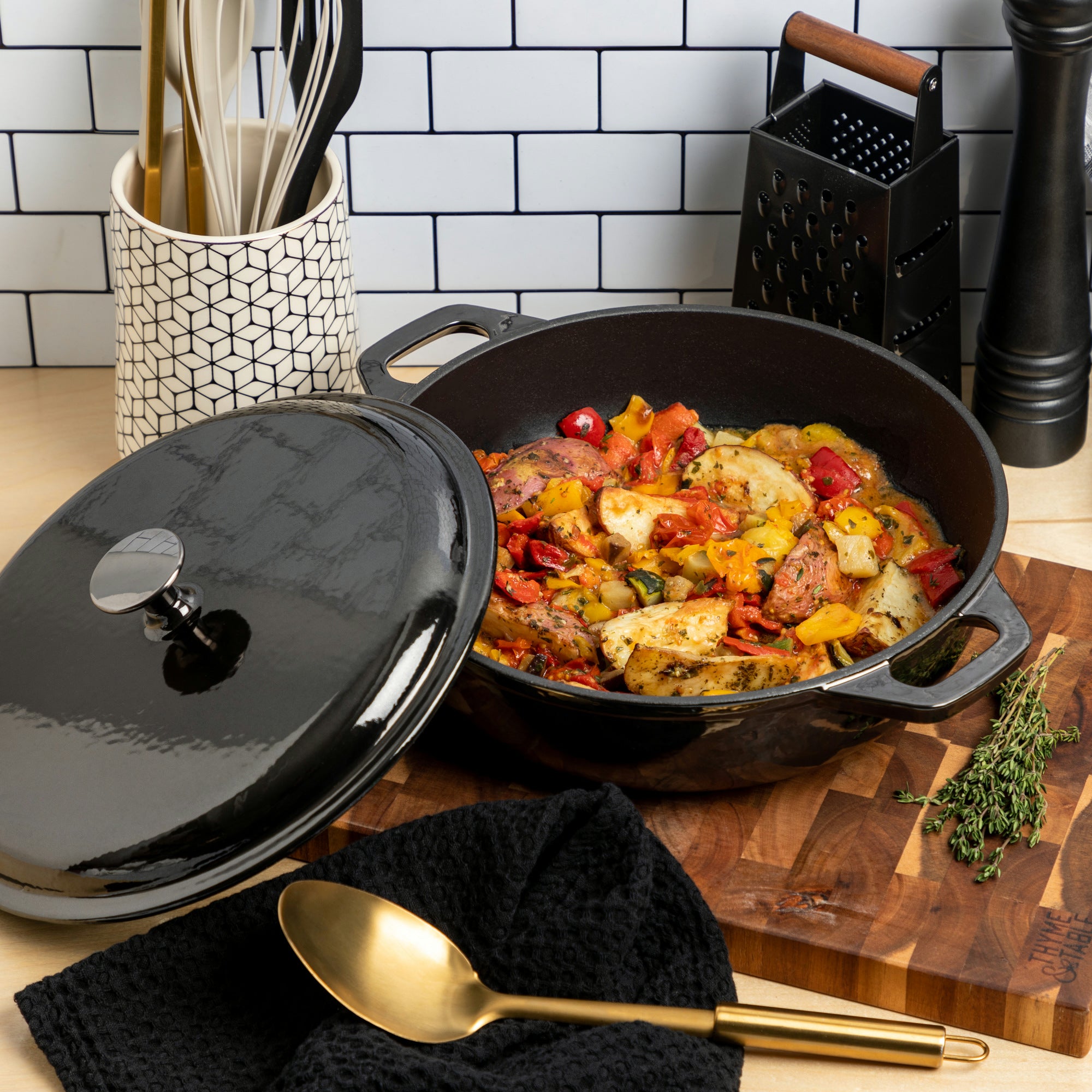 5.2 QT Enameled Cast Iron Braiser, Black – Thyme&Table
